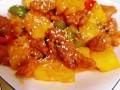 菠萝咕咾肉怎么做_菠萝咕咾肉为什么酸甜不腻