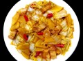 白菜炒土豆片怎么做_白菜炒土豆片先炒哪个