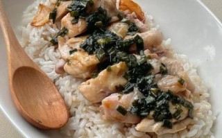 电饭锅葱油鸡怎么做_电饭锅葱油鸡需要焯水吗