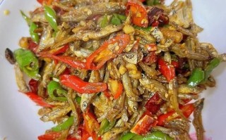 辣椒炒小鱼干怎么做_小鱼干要不要先泡
