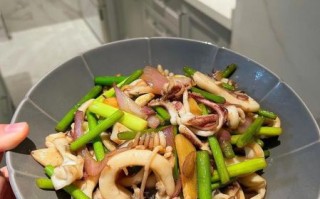 鱿鱼炒洋葱怎么做好吃_鱿鱼炒洋葱的秘诀