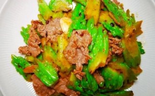 苦瓜炒牛肉怎么做_苦瓜炒牛肉用焯水吗