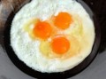 煎荷包蛋不粘锅技巧_如何煎出溏心荷包蛋