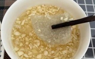 老北京炸灌肠蘸什么吃_蒜汁还是盐水