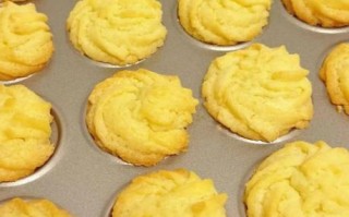 曲奇饼干无黄油的做法_烤箱温度多少合适