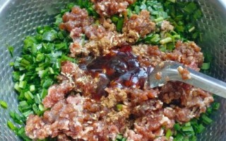 茄子韭菜馅饺子怎么做_茄子韭菜饺子馅怎么调才好吃