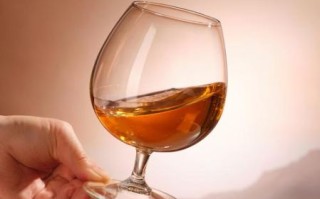 唯美酒杯图片怎么拍_酒杯摄影技巧