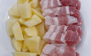 红烧肉炖土豆怎么做_红烧肉炖土豆需要焯水吗