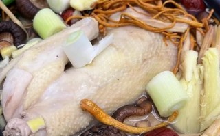 电饭煲冬菇焖鸡怎么做_冬菇焖鸡用干菇还是鲜菇