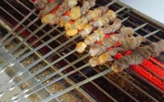 羊肉串腌制好吃还是原味好吃_烧烤店怎么选
