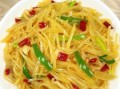 酸菜炒土豆丝怎么做_酸菜土豆丝要不要焯水