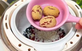 黑米红豆粥怎么做_黑米红豆粥需要泡多久