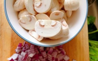 奶油蘑菇汤怎么做_简易奶油蘑菇汤做法