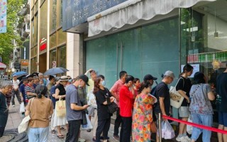 光明邨鲜肉月饼哪里买_排队多久