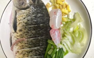 煮鲫鱼汤怎么变白_鲫鱼汤变白的小窍门