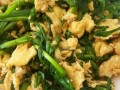 韭菜炒蛋怎么做_韭菜炒蛋需要焯水吗