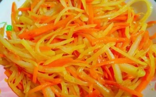 胡萝卜丝怎么炒才脆_胡萝卜丝焯水几分钟