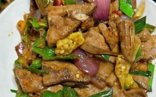 青椒炒猪肝怎么炒才嫩_猪肝去腥焯水还是直接下锅