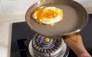 平底锅煎鸡蛋不散的技巧_为什么鸡蛋总是破