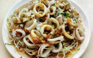 水煮鱿鱼怎么做好吃又简单_水煮鱿鱼几分钟熟