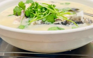 鱼头汤怎么做才奶白_鱼头汤去腥技巧