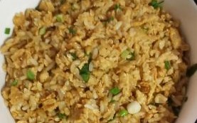 黄金鸡蛋炒饭怎么做_黄金蛋炒饭不粘锅技巧