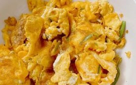 单独炒鸡蛋怎么做_鸡蛋怎么炒才嫩滑