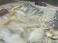 鱼汤怎么做简单又好吃_鱼汤去腥技巧