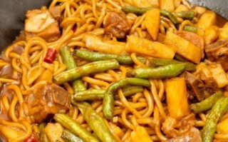铁锅焖面怎么做_正宗铁锅焖面配方