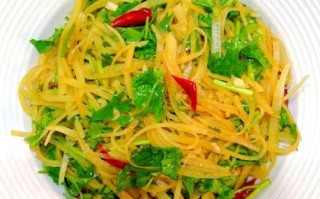 炒土豆丝怎么做才脆_土豆丝要不要泡水
