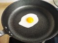 煎蛋怎么做好看_煎蛋不粘锅技巧