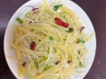 凉拌土豆丝怎么做_土豆丝焯水几分钟才脆