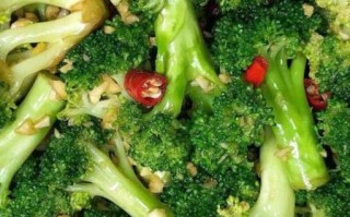 蚝油蒜蓉西兰花怎么做_西兰花焯水几分钟