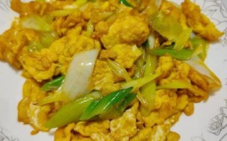 大葱炒鸡蛋怎么做最好吃_大葱炒鸡蛋的正宗做法