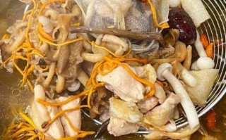 怎样煲鸡汤既营养又好喝_煲鸡汤放什么食材更鲜美