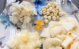 银耳莲子雪梨羹的做法_银耳莲子雪梨羹的功效