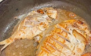 怎样烧鱼不粘锅_煎鱼不掉皮的秘诀