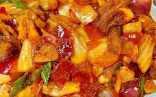 辣白菜炒五花肉怎么做好吃_辣白菜五花肉做法窍门