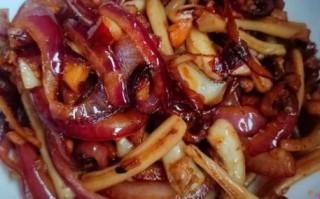 鱿鱼卷炒洋葱怎么做_鱿鱼卷炒洋葱需要焯水吗