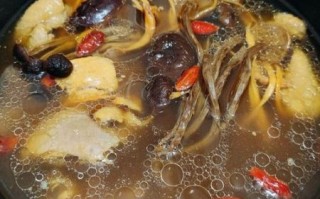 茶树菇炖鸡汤怎么做好吃_茶树菇炖鸡汤的做法窍门