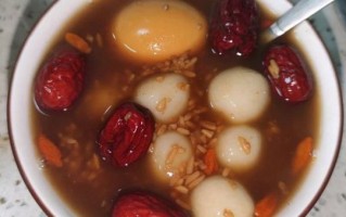 牛奶甜酒汤圆怎么做_牛奶甜酒汤圆的做法窍门