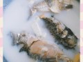 鲫鱼怎么做好吃_家庭版鲫鱼汤做法