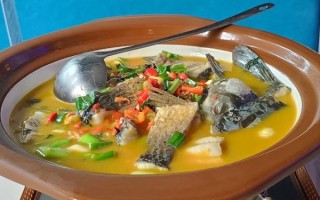 酸菜鱼头汤怎么做_鱼头汤去腥技巧