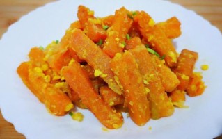 咸蛋黄焗南瓜条怎么做_咸蛋黄焗南瓜条热量高吗