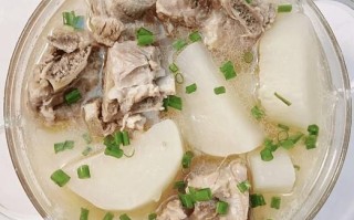大骨头汤怎么熬才白_大骨头汤放什么配料
