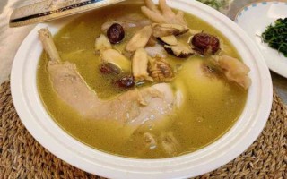 什么药材煲鸡汤好_煲鸡汤放什么药材最补