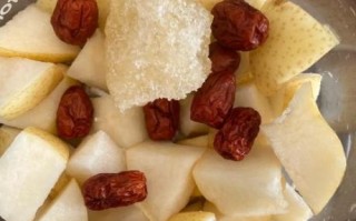 冰糖雪梨茶怎么做_冰糖雪梨茶的功效与禁忌