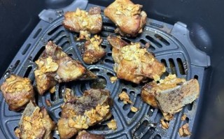 蒜香排骨空气炸锅怎么做_蒜香排骨空气炸锅温度时间