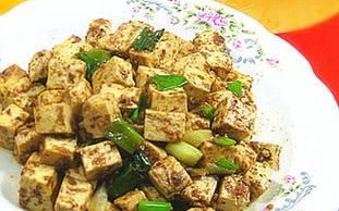 炒碎豆腐的家常做法_炒碎豆腐怎么做好吃