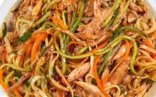麻辣鸡丝凉面怎么做_鸡丝凉面热量高吗